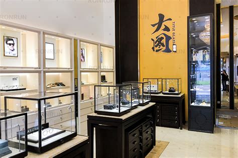 本案由融润展柜设计施工展柜制造并于2019年5月1日顺利开业