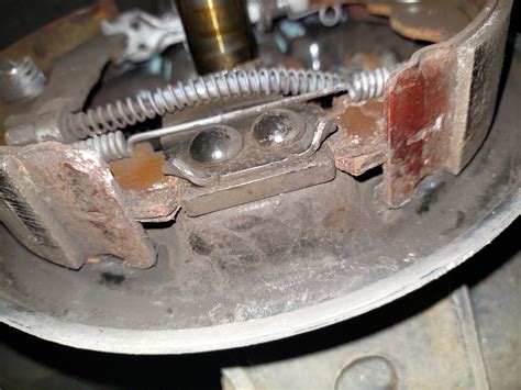 Замена задних тормозных колодок Renault Duster (2G) — Renault Duster ...