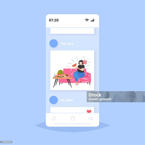 뚱뚱한 뚱뚱한 여자 먹는 수박과 사과 신선한 과일 규정식 과체중 소녀 건강한 영양 체중 감소 개념 스마트폰 화면 온라인 모바일