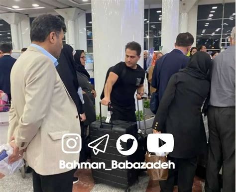 بازگشت خواننده پاپ معروف از آمریکا به ایران عکس