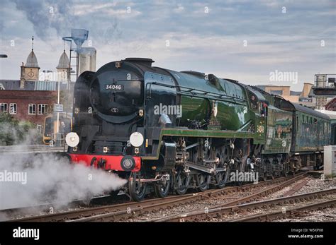 Rebuilt Bullied Pacific Class Locomotive 34046 Braunton Leaves Temple