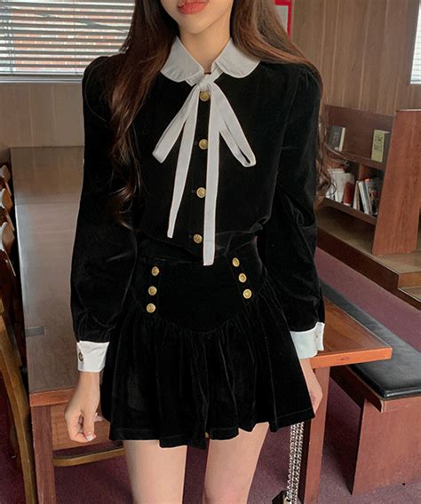 로이 벨벳타이금장 Blouse 양면착용 프릴 Skirt Set 투피스 에이블리