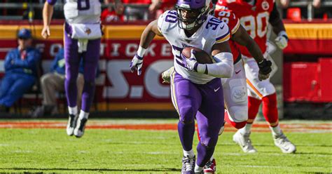 Cj Ham To Sign Three Year Contract Extension With Vikings Fox Sports