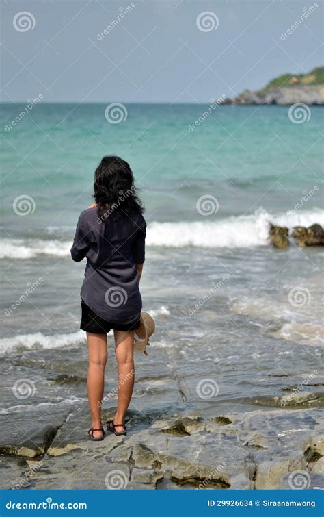 Femme Seule Sur La Plage Images Stock Image 29926634