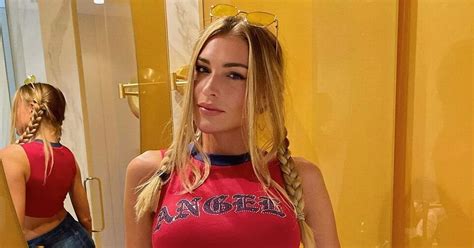 Love Islands Zara Mcdermott Parades Pert Derrière And Killer Legs In