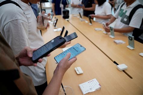 華為mate60 Pro︱新機賣斷市國內市佔率急彈至第二 勢重奪一哥位置 星島日報