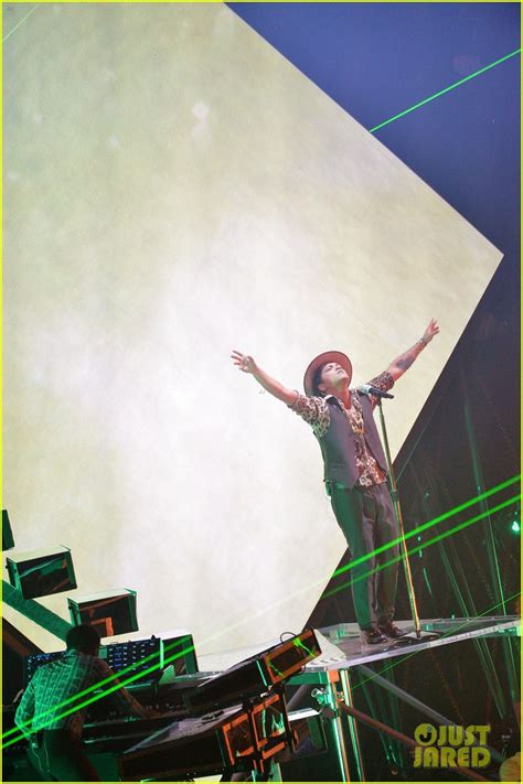 Bruno Mars Vmas 2013 Performance Of Gorilla Watch Now Photo