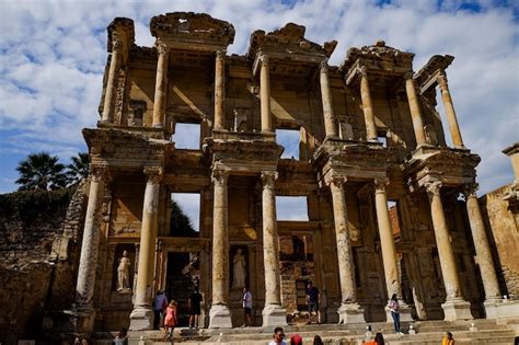 Premium Photo Ancient Statue In The City Of Ephesus Turkey