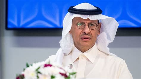 وزير الطاقة السعودي يستشهد بمسرحية في تعليقه على قرار أوبك خفض إنتاج