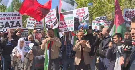 Пропалестински протест во Тирана Албанија да не го поддржува злосторството на Израел