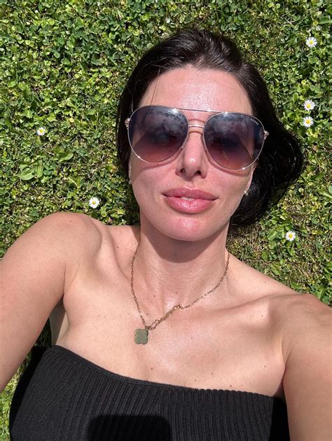 Кристина Вутева Как си набавяш допамин Тялото ни има нужда от допамин и забравя кога да се