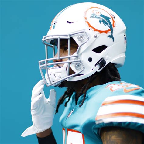 Jaylen Waddle Wallpaper Explore More Alabama American American