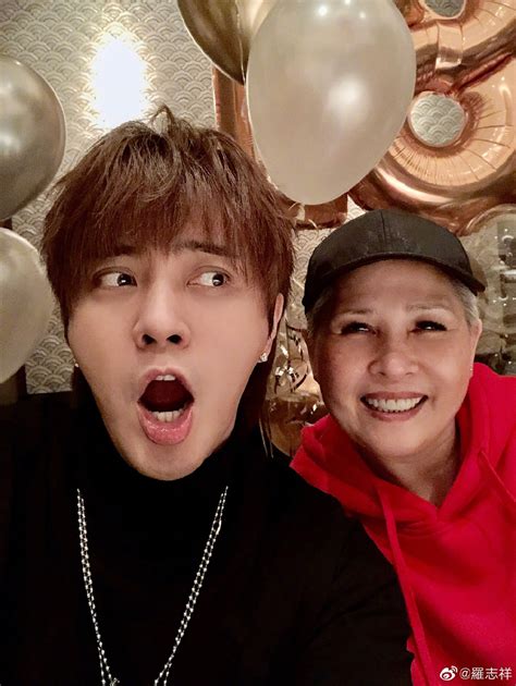 罗志祥晒与妈妈18宫格自拍 母子笑容灿烂满满都是爱娱乐频道中国青年网