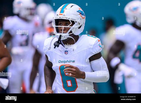 Miami Dolphins Wide Receiver Malik Washington 6 Runs Onto The Field