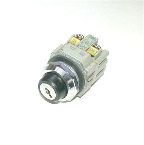 Idec Bst 001 Bst 010 2 Position Key Switch 1n O 1 N C Contacts 10 Am