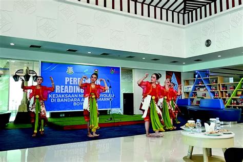 Agar Calon Penumpang Pesawat Tidak Bosan Manajemen Bandara Adi