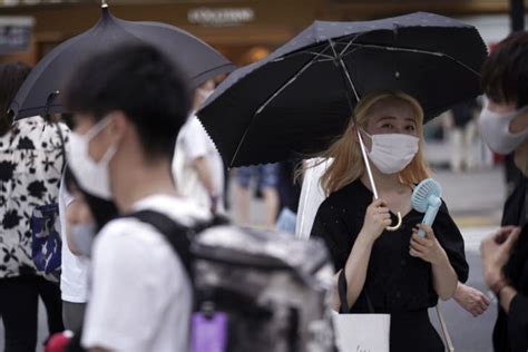 日 코로나19 가파른 확산세신규확진자 나흘연속 1천명대 브릿지경제