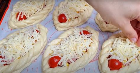 Човники з мякого тіста з хрусткою скоринкою Тлусті рецепти