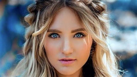 Savannah Labrant Highlights Famous Birthdays