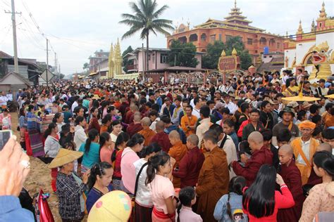 လဲချားတွင် မြို့နယ်လုံးကျွတ်ဆွမ်းဆန်စိမ်း စုပေါင်းလောင်းလှူပွဲ စည
