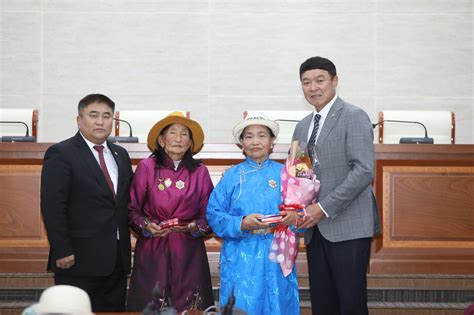 УИХ ын гишүүн Д Батлут тойрогтоо ажиллаж байна