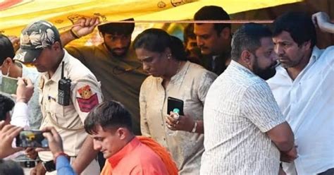 Delhi Ioa President Pt Usha Meets With Protesting Wrestlers At Jantar