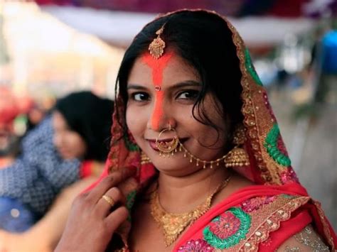 Why Do People Offer Water To Set In Sun During Chhath Parv Chhath Pe