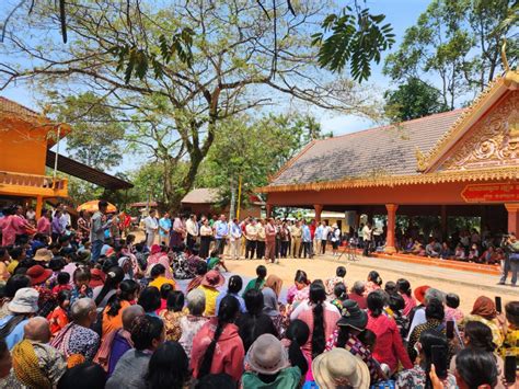 ព្រឹកថ្ងៃសៅរ៍ ១៣កើត ខែផល្គុន ឆ្នាំខាល ចត្វាស័ក ព ស ២៥៦៦