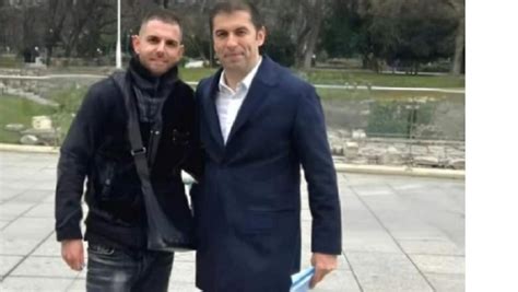 Появи се снимка на Кирил Петков с контрабандиста който подари часовник за 50 000 лв на Живко