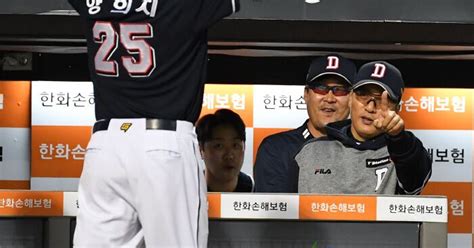 포토 양의지 이승엽 감독 분위기 좋아