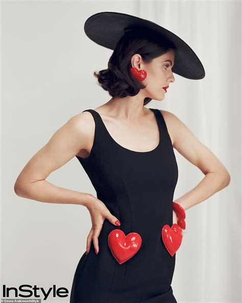 Alexandra Daddario Flashes Tummy As She Says Women Are Getting More Work Daily Mail Online