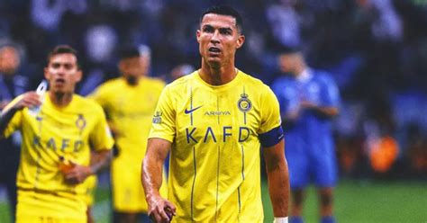 Cristiano Ronaldo មិនជាប់ក្នុងបញ្ជីកីឡាករប្រចាំឆ្នាំចំនួន១០០នាក់ទស្សនាវដ្តី Four Four Two Cbs