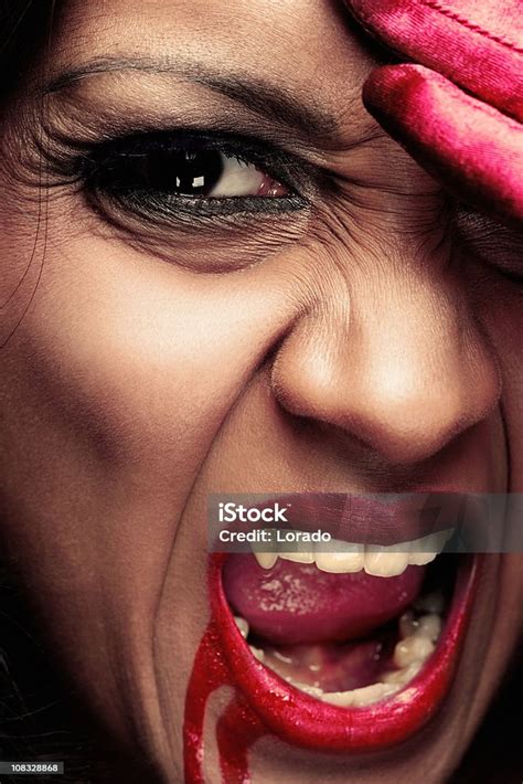여자 흡혈귀 흡혈귀에 대한 스톡 사진 및 기타 이미지 흡혈귀 갈색 눈 감정 Istock