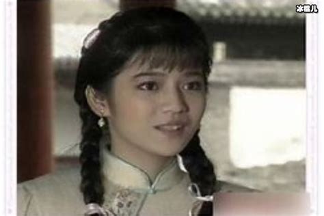 这一边前妻曾哲贞怒骂插足者，另一边丝毫不受影响与张庭高调秀恩 明星 冰棍儿网