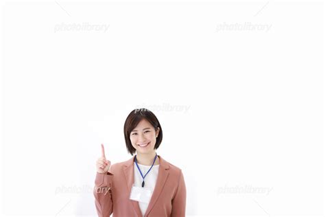 笑顔の女性社員 写真素材 7140639 フォトライブラリー Photolibrary