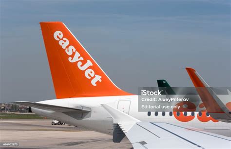 이탈리아에서 나폴리 공항에 Easyjet 비행기 A319 비행기의 세부 사항 Airbus에 대한 스톡 사진 및 기타 이미지