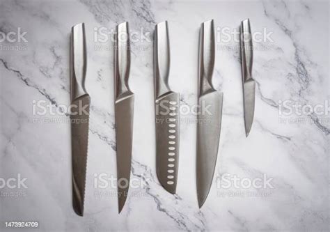 대리석 테이블에 강철로 만든 주방 칼 세트 높은 각도보기 0명에 대한 스톡 사진 및 기타 이미지 0명 갈색 강철 Istock