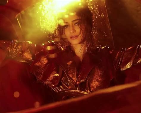 Ananya Pandeys Photoshoot In Wet Hair And Bold Clothes Went Viral