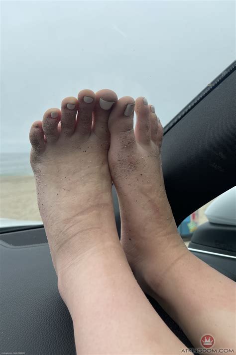 Naughty Girlfriend Macy Meadows Shows Her Delicious Pussy Lips Up Close Coedcherry Com