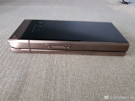 Samsungs Clamshell Phone Will Be Unveiled Next Week Lacks 35mm Jack