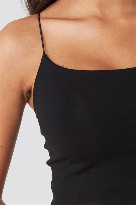 Thin Strap Cropped Singlet Black Na