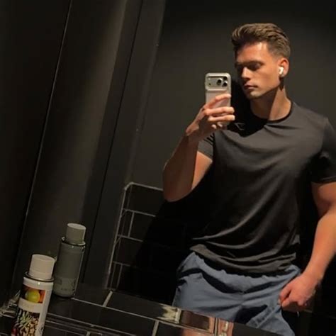 Luco Luco E • Threads Say More