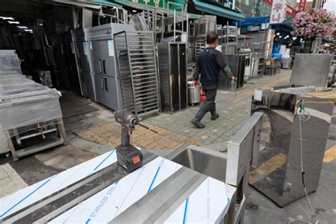 고용한 직원 보다 돈 못 버는 소상공인645 내년 최저임금 인하해야” 서울경제