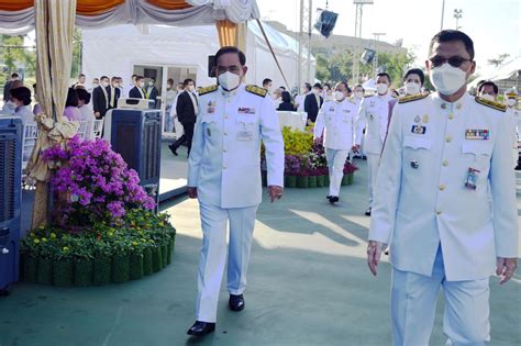 นายกฯ พร้อมภริยา เป็นประธานพิธีทำบุญตักบาตรถวายพระราชกุศลเนื่องในโอกาสวันเฉลิมพระชนมพรรษาสมเด็จ