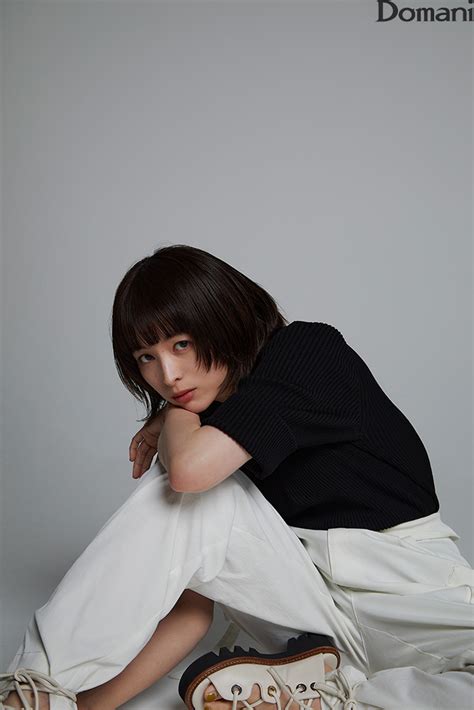 清野菜名さん「子供のころは元気いっぱいで、じっとしていられない子でした」 Domani