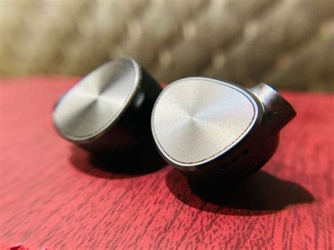 What Does A V Shaped Sound Signature Mean Headphonesty