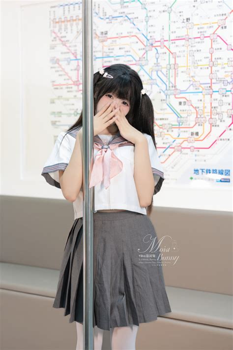 No 203 十二月作品『地铁萌妹』[165p 1v 1 92g] 咬一口兔娘 Yiko湿润兔 写真 个人写真 免费更新 福利姬 写真图集 Share Cosplay 免费