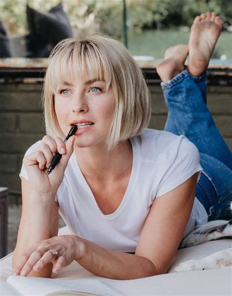 Julianne Hough R Celeb Barefoot