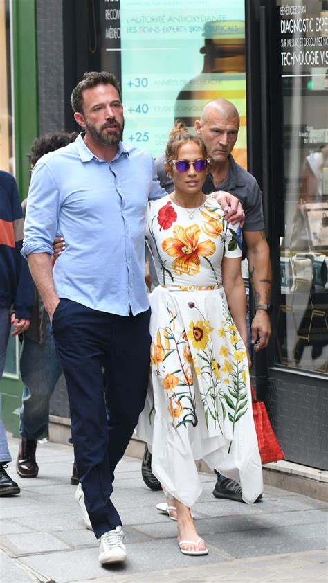 A Closer Look At Jennifer Lopezs Outfits On Honeymoon In Paris