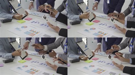 会计指着业务图表图表中的财务业务报告特写与合作伙伴一起对项目进行头脑风暴，共同制定成功战略 视频素材下载 编号 24883932 光厂 Vj师